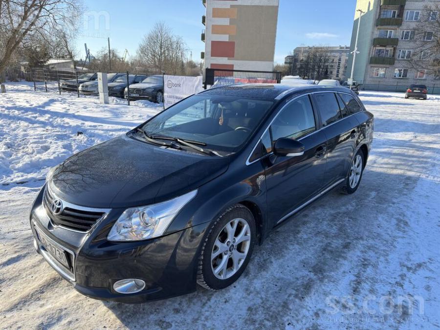 Black Toyota Avensis 2011 in Ventspils, with an engine capacity of 2.20 L and mileage of 291 thousand km for 4200 €, photo 1 on AUTOMOTO.COM.LV