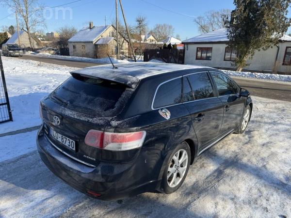 Black Toyota Avensis 2011 in Ventspils, with an engine capacity of 2.20 L and mileage of 291 thousand km for 4200 €, photo 4 on AUTOMOTO.COM.LV