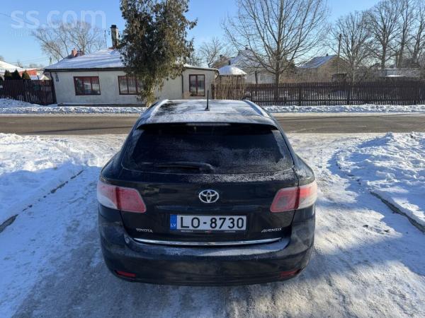 Black Toyota Avensis 2011 in Ventspils, with an engine capacity of 2.20 L and mileage of 291 thousand km for 4200 €, photo 5 on AUTOMOTO.COM.LV