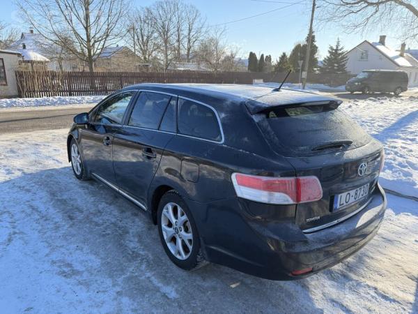 Black Toyota Avensis 2011 in Ventspils, with an engine capacity of 2.20 L and mileage of 291 thousand km for 4200 €, photo 6 on AUTOMOTO.COM.LV