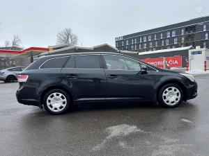 Black Toyota Avensis 2011 in Vilnius, with an engine capacity of 1.60 L and mileage of 220 thousand km for 4150 €, photo 2 on AUTOMOTO.COM.LV
