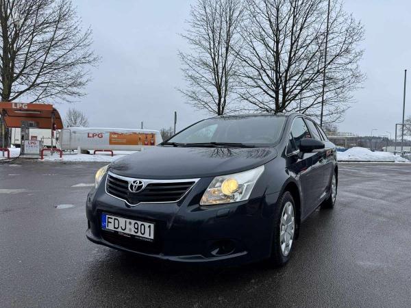Black Toyota Avensis 2011 in Vilnius, with an engine capacity of 1.60 L and mileage of 220 thousand km for 4150 €, photo 7 on AUTOMOTO.COM.LV
