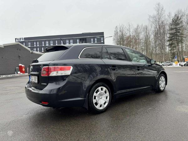 Black Toyota Avensis 2011 in Vilnius, with an engine capacity of 1.60 L and mileage of 220 thousand km for 4150 €, photo 8 on AUTOMOTO.COM.LV