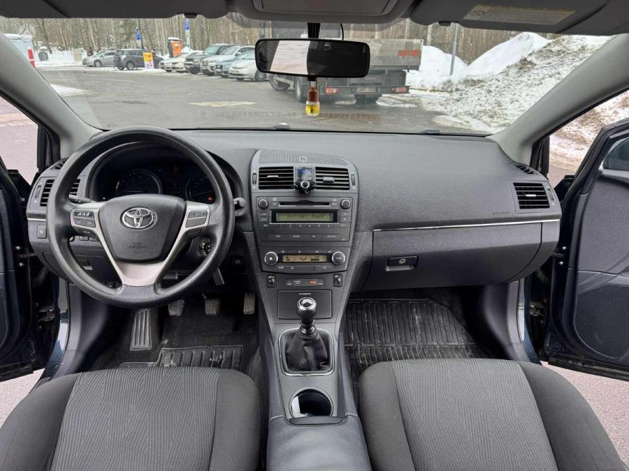 Black Toyota Avensis 2011 in Vilnius, with an engine capacity of 1.60 L and mileage of 220 thousand km for 4150 €, photo 9 on AUTOMOTO.COM.LV
