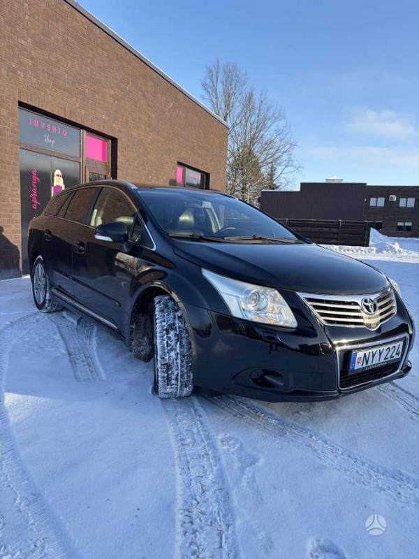 Black Toyota Avensis 2011 in Kaisiadorys, with an engine capacity of 2.23 L and mileage of 390 thousand km for 3350 €, photo 2 on AUTOMOTO.COM.LV
