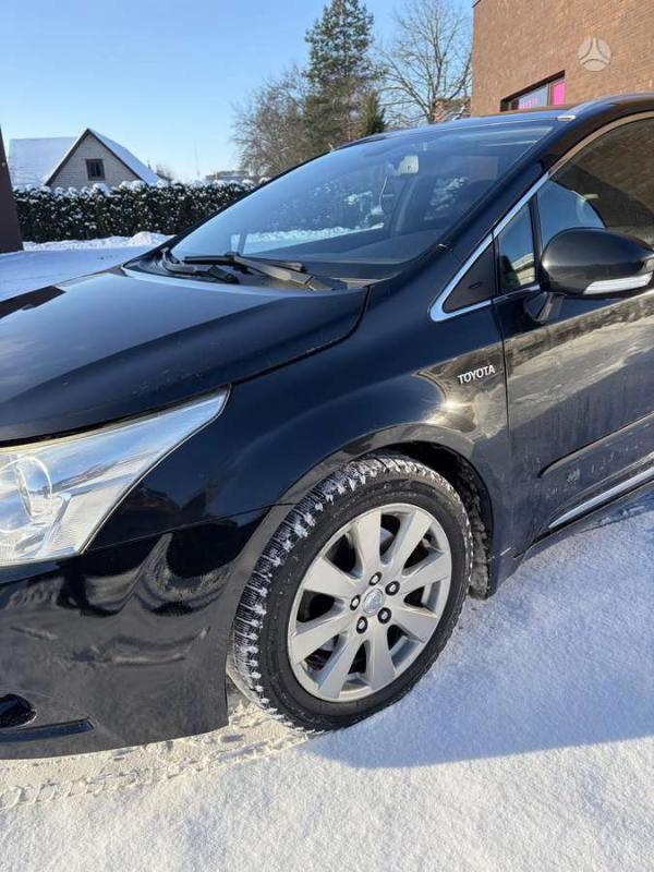 Black Toyota Avensis 2011 in Kaisiadorys, with an engine capacity of 2.23 L and mileage of 390 thousand km for 3350 €, photo 7 on AUTOMOTO.COM.LV