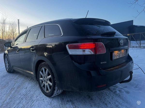 Melns Toyota Avensis 2011 Viļņa, ar dzinēja tilpumu 2.00 L un nobraukumu 340 tūkst. km par 2700 €, foto 6 vietnē AUTOMOTO.COM.LV