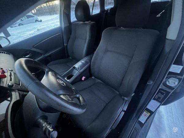 Black Toyota Avensis 2011 in Vilnius, with an engine capacity of 2.00 L and mileage of 340 thousand km for 2700 €, photo 11 on AUTOMOTO.COM.LV