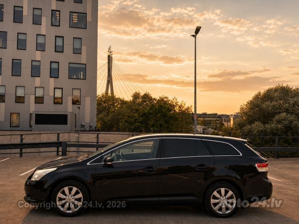 Black Toyota Avensis 2011 in Tartu, with an engine capacity of 1.80 L and mileage of 250 thousand km for 4590 €, photo 5 on AUTOMOTO.COM.LV