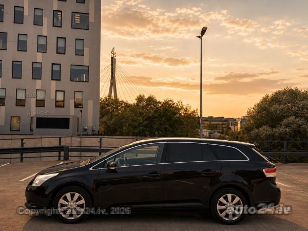 Black Toyota Avensis 2011 in Tartu, with an engine capacity of 1.80 L and mileage of 250 thousand km for 4590 €, photo 5 on AUTOMOTO.COM.LV