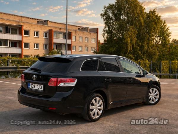 Black Toyota Avensis 2011 in Tartu, with an engine capacity of 1.80 L and mileage of 250 thousand km for 4590 €, photo 8 on AUTOMOTO.COM.LV