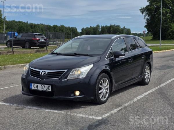 Black Toyota Avensis 2011 in Cesis, with an engine capacity of 2.20 L and mileage of 277 thousand km for 4200 €, photo 1 on AUTOMOTO.COM.LV