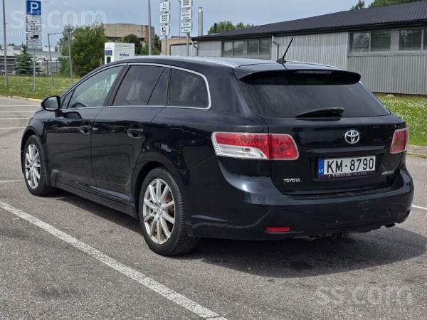 Black Toyota Avensis 2011 in Cesis, with an engine capacity of 2.20 L and mileage of 277 thousand km for 4200 €, photo 8 on AUTOMOTO.COM.LV