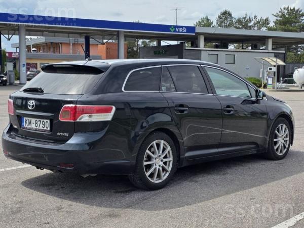 Melns Toyota Avensis 2011 Cēsis, ar dzinēja tilpumu 2.20 L un nobraukumu 277 tūkst. km par 4200 €, foto 5 vietnē AUTOMOTO.COM.LV
