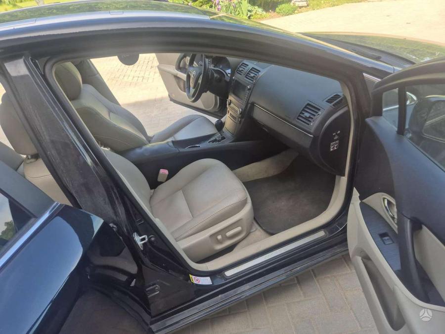 Melns Toyota Avensis 2011 Viļņa, ar dzinēja tilpumu 2.23 L un nobraukumu 300 tūkst. km par 2499 €, foto 25 vietnē AUTOMOTO.COM.LV