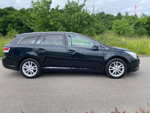 Black Toyota Avensis 2011 in Vilnius, with an engine capacity of 1.80 L and mileage of 243 thousand km for 6950 €, photo 5 on AUTOMOTO.COM.LV