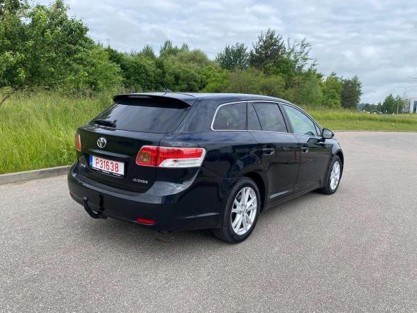Black Toyota Avensis 2011 in Vilnius, with an engine capacity of 1.80 L and mileage of 243 thousand km for 6950 €, photo 6 on AUTOMOTO.COM.LV