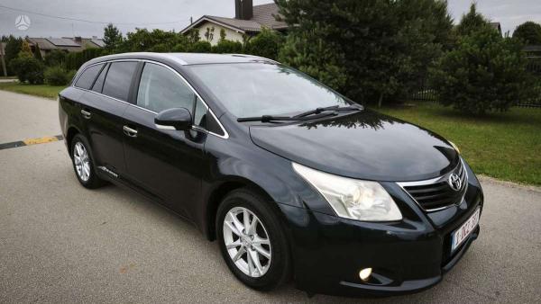 Black Toyota Avensis 2011 in Siauliai, with an engine capacity of 2.00 L and mileage of 270 thousand km for 4150 €, photo 2 on AUTOMOTO.COM.LV