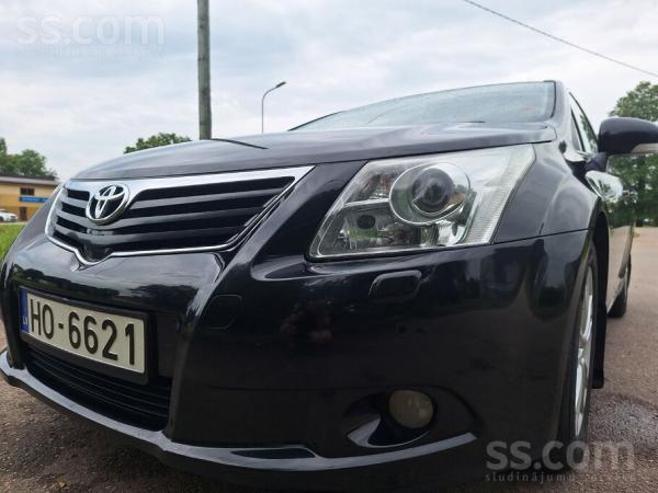 Black Toyota Avensis 2011 in Aizkraukle, with an engine capacity of 2.20 L and mileage of 286 thousand km for 2700 €, photo 1 on AUTOMOTO.COM.LV