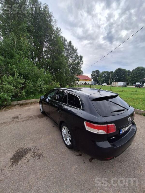 Black Toyota Avensis 2011 in Aizkraukle, with an engine capacity of 2.20 L and mileage of 286 thousand km for 2700 €, photo 3 on AUTOMOTO.COM.LV