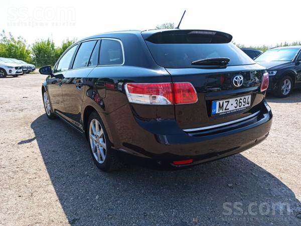 Black Toyota Avensis 2011 in Daugavpils, with an engine capacity of 2.20 L and mileage of 0 thousand km for 5250 €, photo 5 on AUTOMOTO.COM.LV