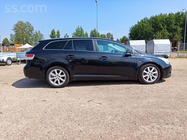 Black Toyota Avensis 2011 in Daugavpils, with an engine capacity of 2.20 L and mileage of 0 thousand km for 5250 €, photo 8 on AUTOMOTO.COM.LV