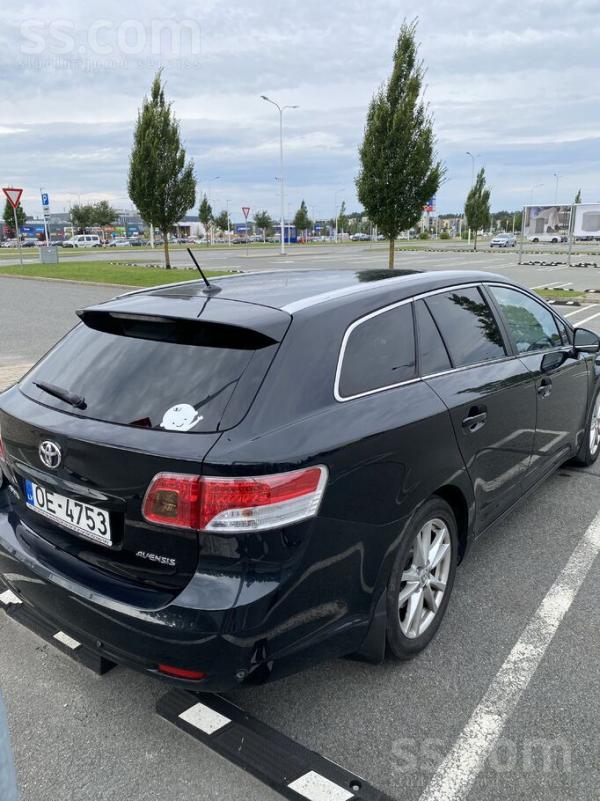 Toyota Avensis 2011 in Riga on AUTOMOTO.COM.LV Black Toyota Avensis 2011 in Riga, with an engine capacity of 1.80 L and mileage of 218 thousand km for 4700 €, photo 8 on AUTOMOTO.COM.LV