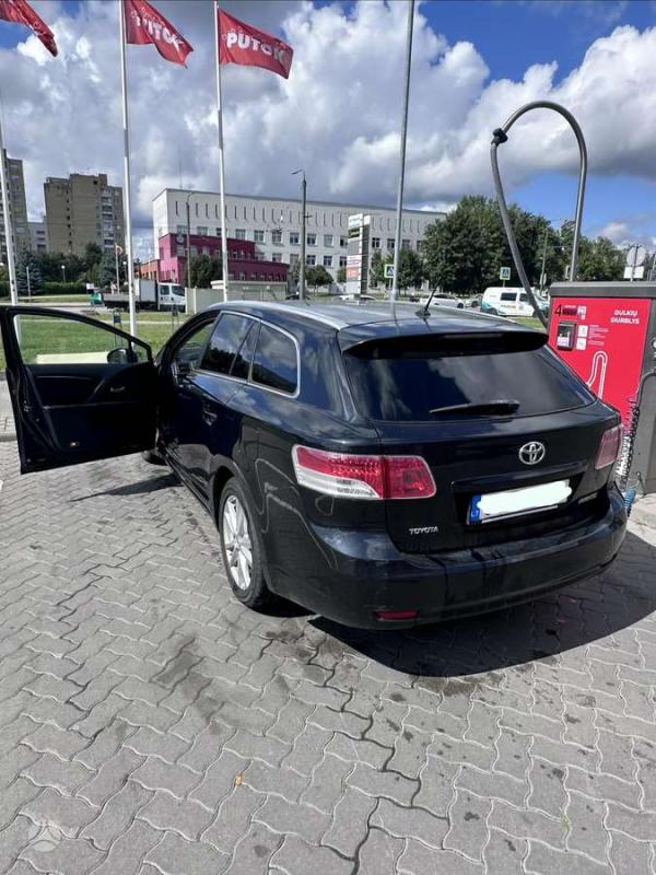 Melns Toyota Avensis 2011 Kauņa, ar dzinēja tilpumu 2.23 L un nobraukumu 247 tūkst. km par 4450 €, foto 3 vietnē AUTOMOTO.COM.LV
