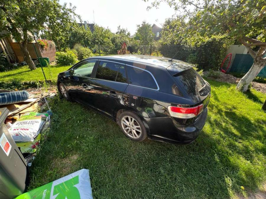 Black Toyota Avensis 2011 in Klaipeda, with an engine capacity of 1.80 L and mileage of 213 thousand km for 2250 €, photo 6 on AUTOMOTO.COM.LV