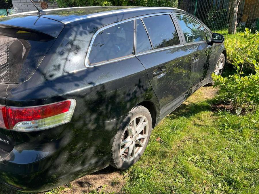 Black Toyota Avensis 2011 in Klaipeda, with an engine capacity of 1.80 L and mileage of 213 thousand km for 2250 €, photo 8 on AUTOMOTO.COM.LV