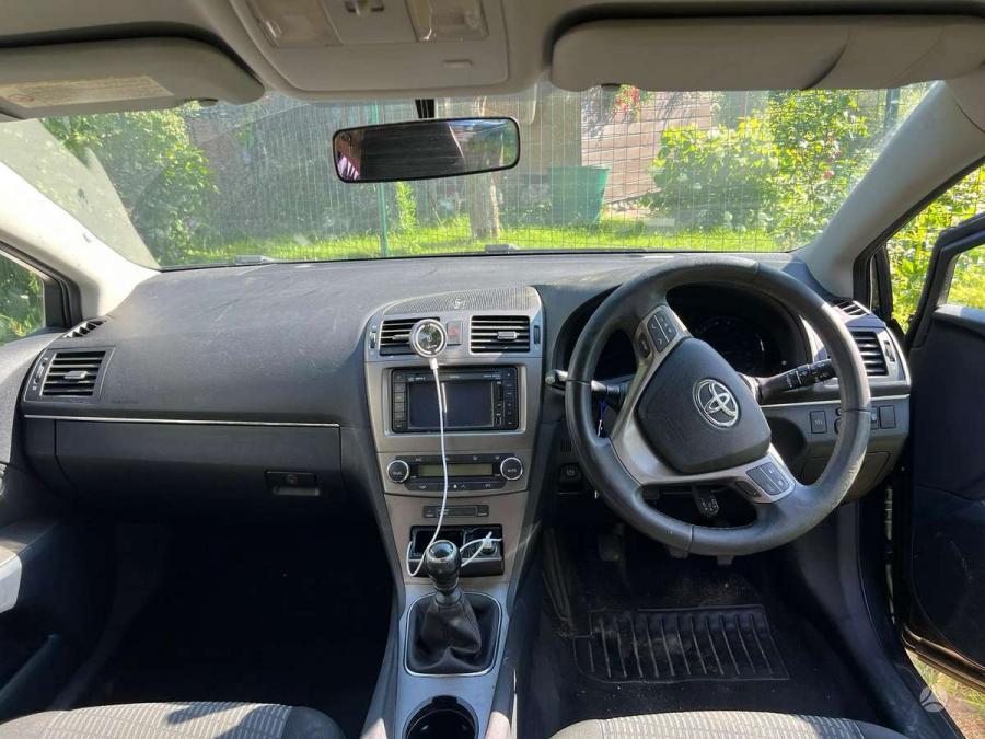 Black Toyota Avensis 2011 in Klaipeda, with an engine capacity of 1.80 L and mileage of 213 thousand km for 2250 €, photo 9 on AUTOMOTO.COM.LV
