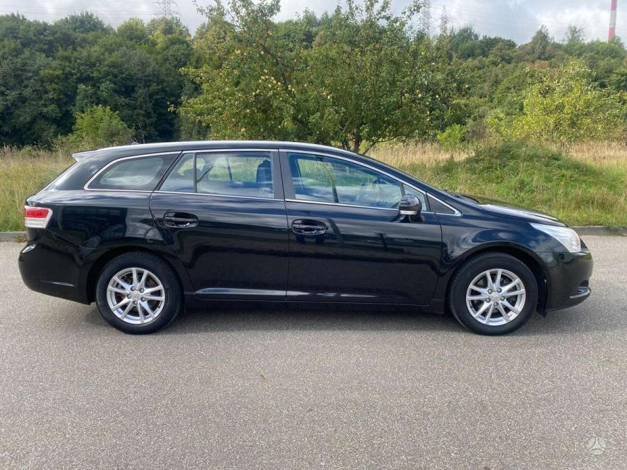 Black Toyota Avensis 2011 in Vilnius, with an engine capacity of 1.60 L and mileage of 255 thousand km for 6350 €, photo 5 on AUTOMOTO.COM.LV