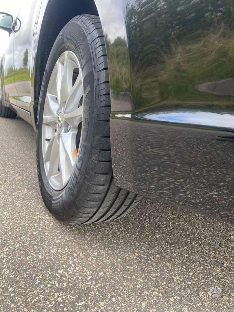 Black Toyota Avensis 2011 in Vilnius, with an engine capacity of 1.60 L and mileage of 255 thousand km for 6350 €, photo 10 on AUTOMOTO.COM.LV