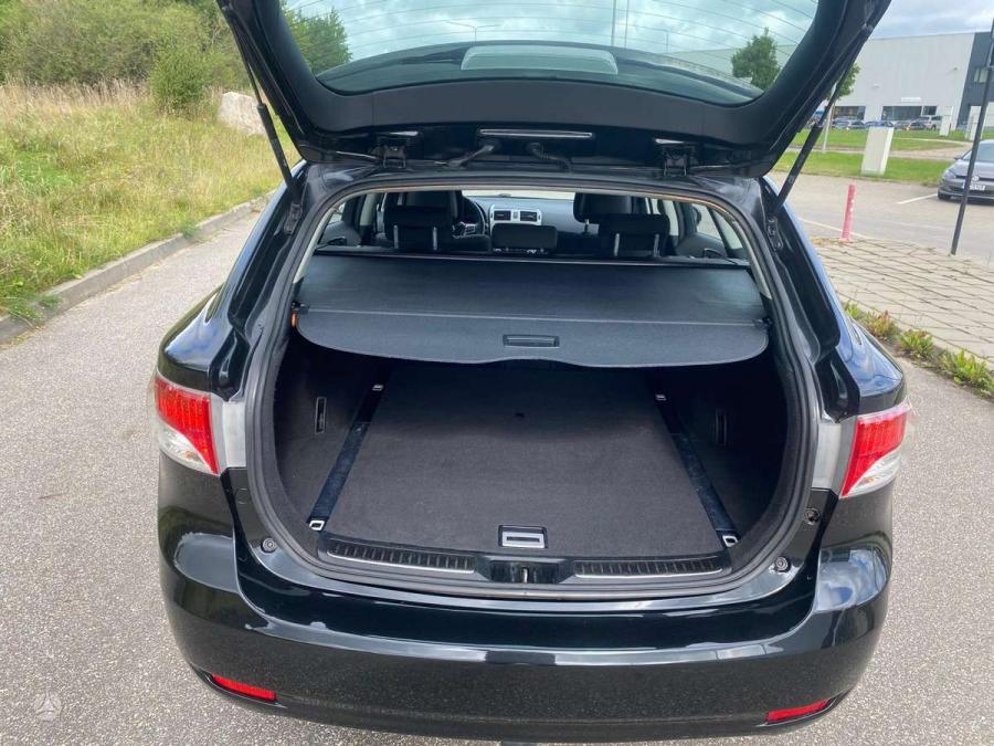Black Toyota Avensis 2011 in Vilnius, with an engine capacity of 1.60 L and mileage of 255 thousand km for 6350 €, photo 19 on AUTOMOTO.COM.LV