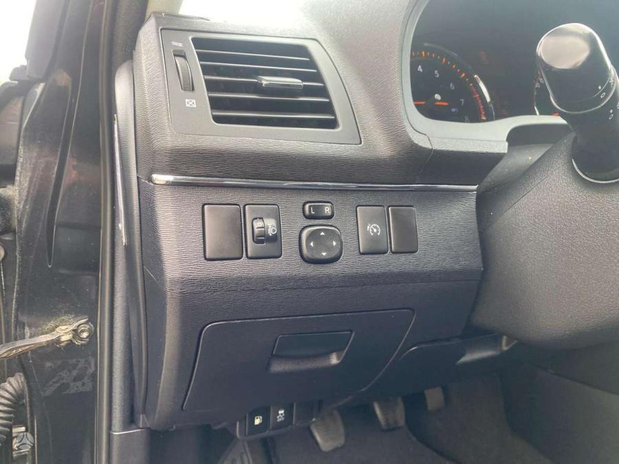 Black Toyota Avensis 2011 in Vilnius, with an engine capacity of 1.60 L and mileage of 255 thousand km for 6350 €, photo 24 on AUTOMOTO.COM.LV