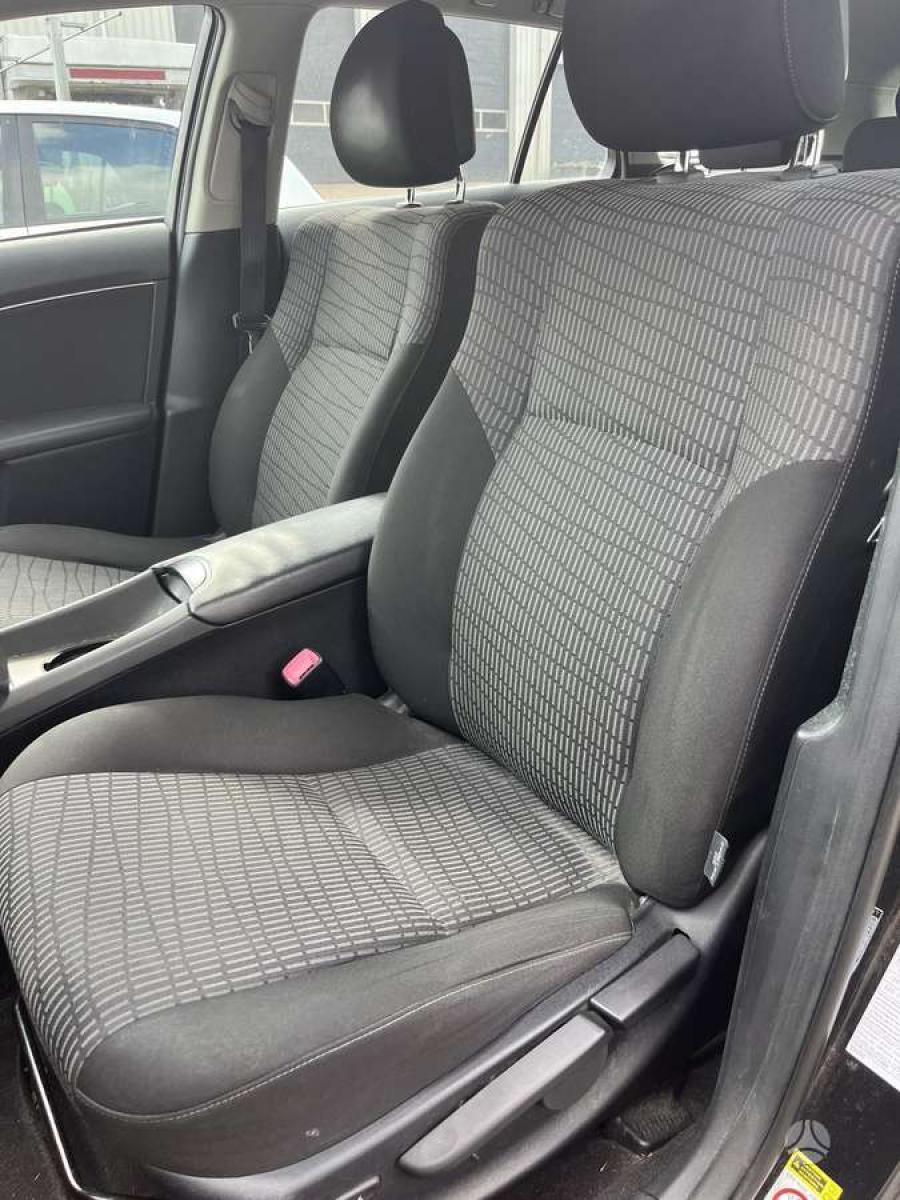 Black Toyota Avensis 2011 in Vilnius, with an engine capacity of 1.60 L and mileage of 255 thousand km for 6350 €, photo 25 on AUTOMOTO.COM.LV