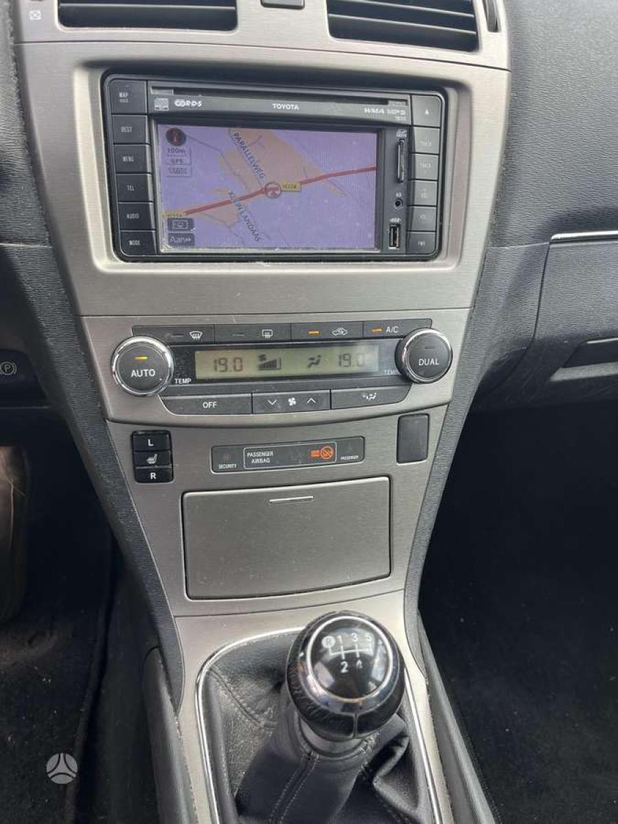 Black Toyota Avensis 2011 in Vilnius, with an engine capacity of 1.60 L and mileage of 255 thousand km for 6350 €, photo 28 on AUTOMOTO.COM.LV