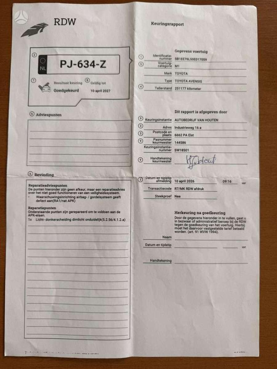 Black Toyota Avensis 2011 in Vilnius, with an engine capacity of 1.60 L and mileage of 255 thousand km for 6350 €, photo 34 on AUTOMOTO.COM.LV