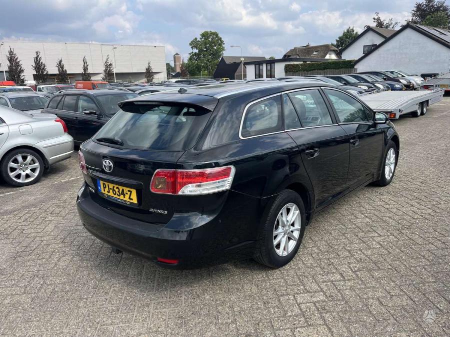 Black Toyota Avensis 2011 in Vilnius, with an engine capacity of 1.60 L and mileage of 255 thousand km for 6350 €, photo 38 on AUTOMOTO.COM.LV