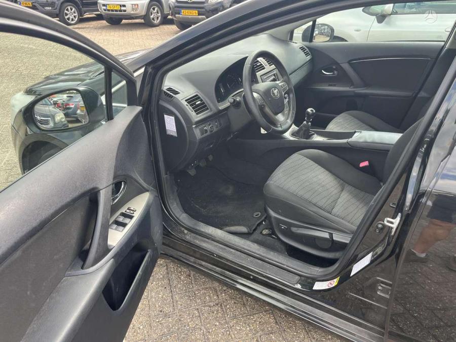 Black Toyota Avensis 2011 in Vilnius, with an engine capacity of 1.60 L and mileage of 255 thousand km for 6350 €, photo 41 on AUTOMOTO.COM.LV