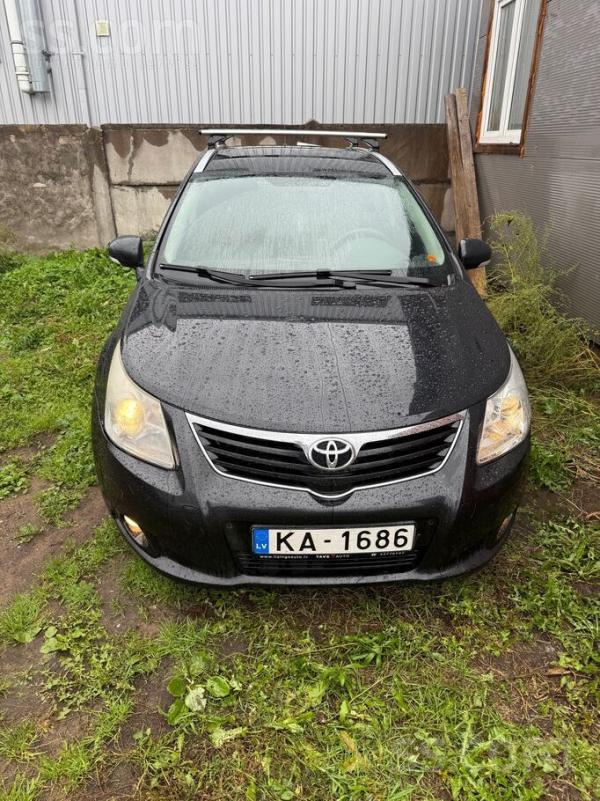 Black Toyota Avensis 2011 in Riga, with an engine capacity of 2.00 L and mileage of 345 thousand km for 1790 €, photo 1 on AUTOMOTO.COM.LV