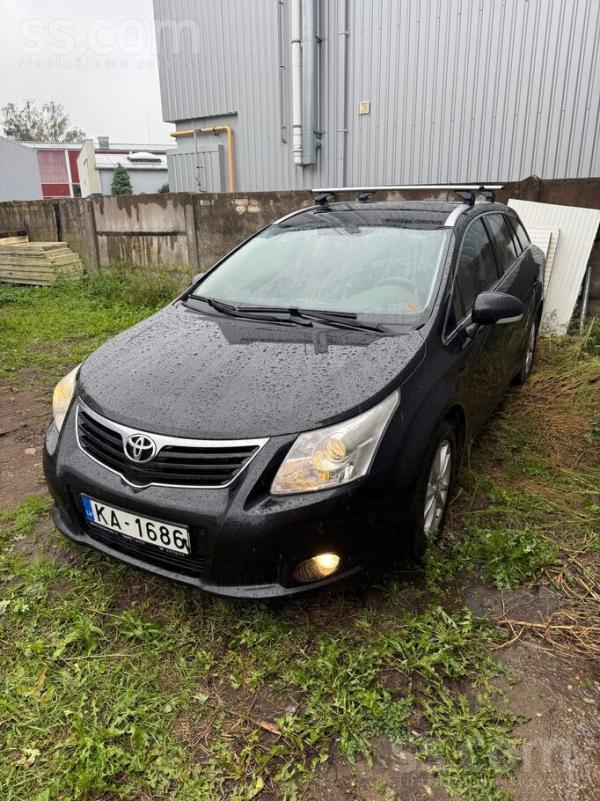 Black Toyota Avensis 2011 in Riga, with an engine capacity of 2.00 L and mileage of 345 thousand km for 1790 €, photo 4 on AUTOMOTO.COM.LV