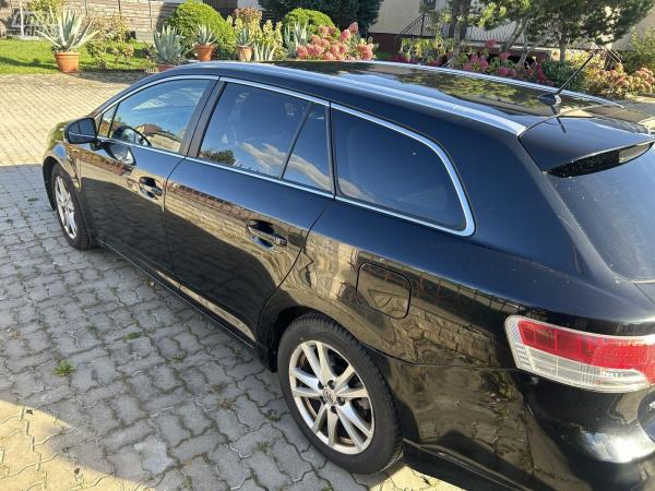 Toyota Avensis 2011 in Vilnius on AUTOMOTO.COM.LV Black Toyota Avensis 2011 in Vilnius, with an engine capacity of 2.00 L and mileage of 360 thousand km for 2800 €, photo 4 on AUTOMOTO.COM.LV