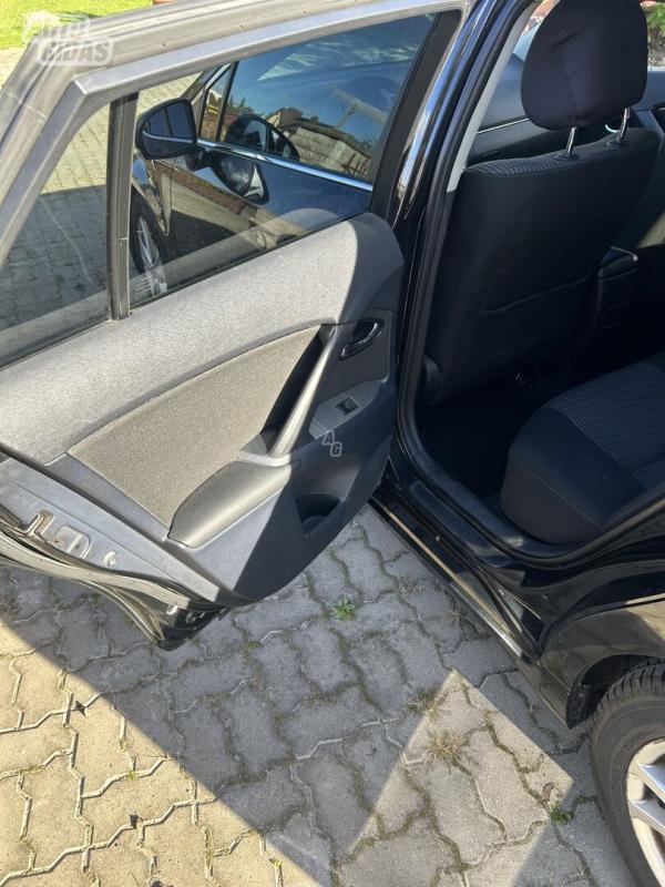 Toyota Avensis 2011 in Vilnius on AUTOMOTO.COM.LV Black Toyota Avensis 2011 in Vilnius, with an engine capacity of 2.00 L and mileage of 360 thousand km for 2800 €, photo 8 on AUTOMOTO.COM.LV
