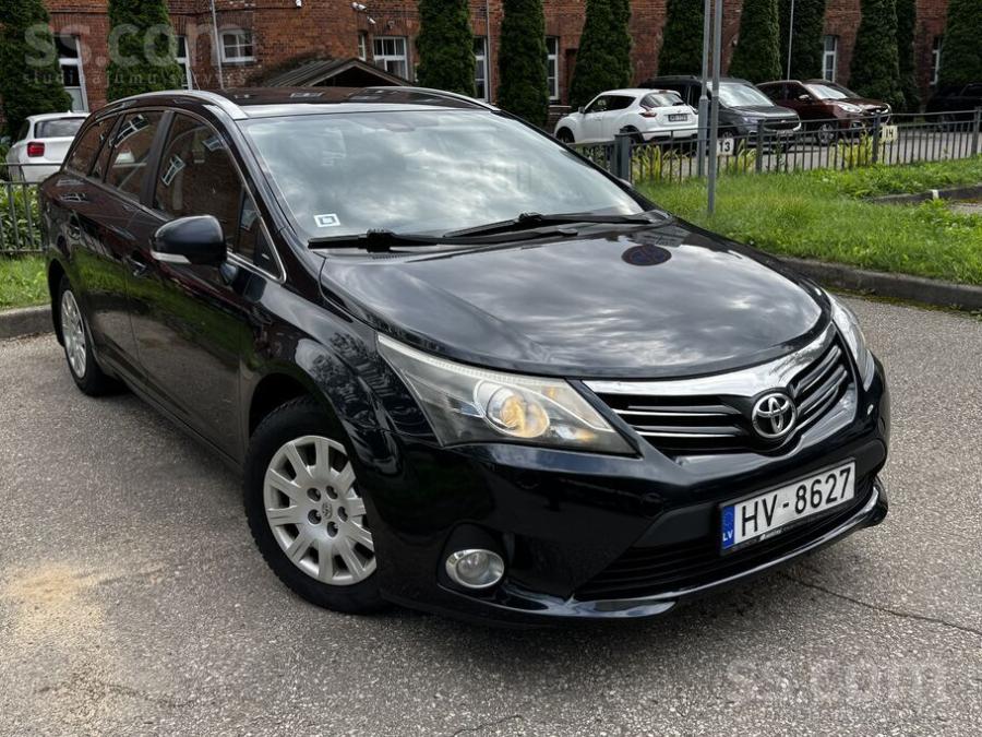 Black Toyota Avensis 2012 in Daugavpils, with an engine capacity of 1.80 L and mileage of 408 thousand km for 2500 €, photo 1 on AUTOMOTO.COM.LV