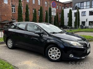 Black Toyota Avensis 2012 in Daugavpils, with an engine capacity of 1.80 L and mileage of 408 thousand km for 2500 €, photo 3 on AUTOMOTO.COM.LV