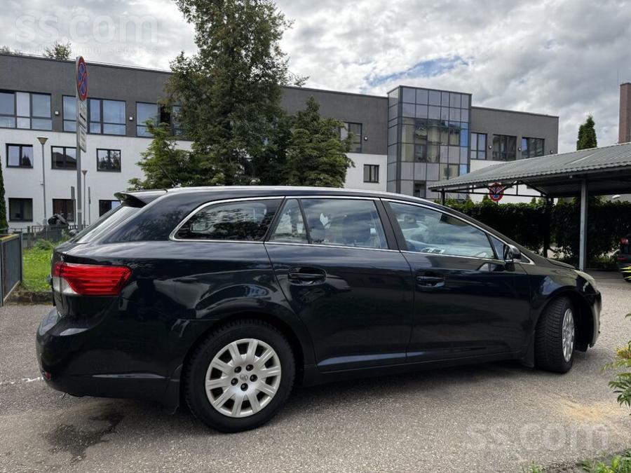 Black Toyota Avensis 2012 in Daugavpils, with an engine capacity of 1.80 L and mileage of 408 thousand km for 2500 €, photo 4 on AUTOMOTO.COM.LV