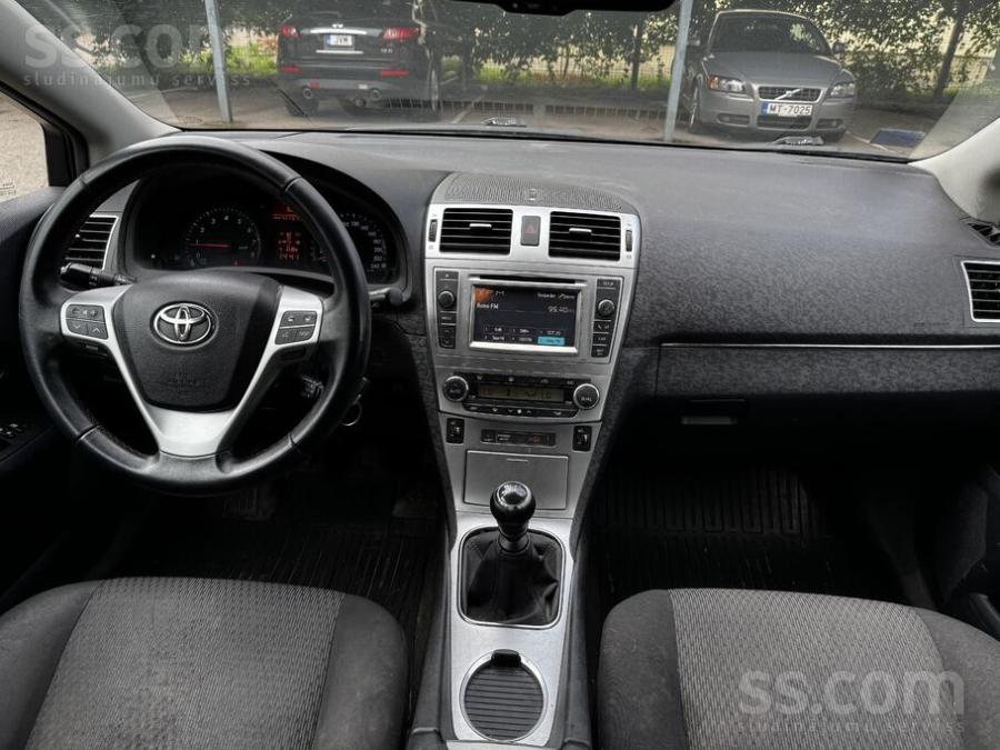 Black Toyota Avensis 2012 in Daugavpils, with an engine capacity of 1.80 L and mileage of 408 thousand km for 2500 €, photo 9 on AUTOMOTO.COM.LV