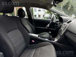 Black Toyota Avensis 2012 in Daugavpils, with an engine capacity of 1.80 L and mileage of 408 thousand km for 2500 €, photo 12 on AUTOMOTO.COM.LV