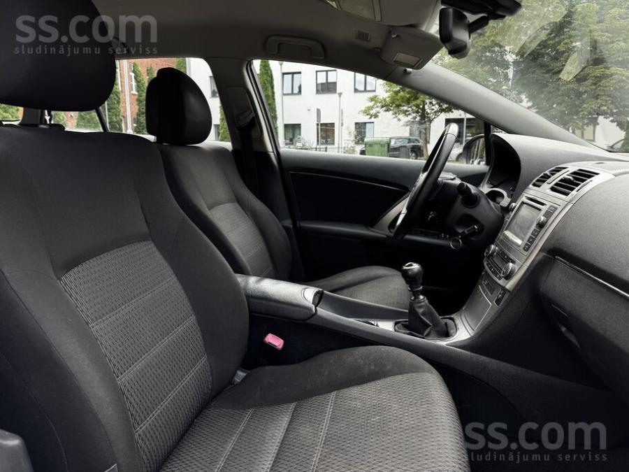 Black Toyota Avensis 2012 in Daugavpils, with an engine capacity of 1.80 L and mileage of 408 thousand km for 2500 €, photo 12 on AUTOMOTO.COM.LV